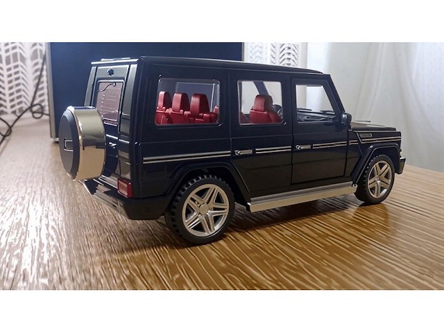 MERCEDES G65 metalni sa zvučnim i svetlosnim efektima