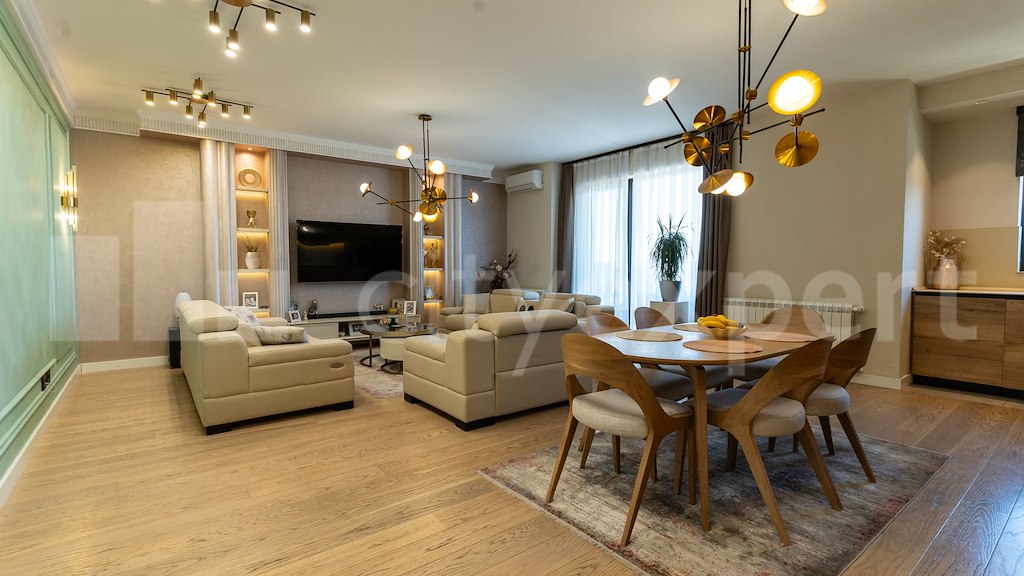Stan za prodaju - Trosoban, 124m², Hercegovačka, Savski venac - 610000€