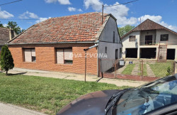 Novi Bečej Dve Kuće na velikom placu