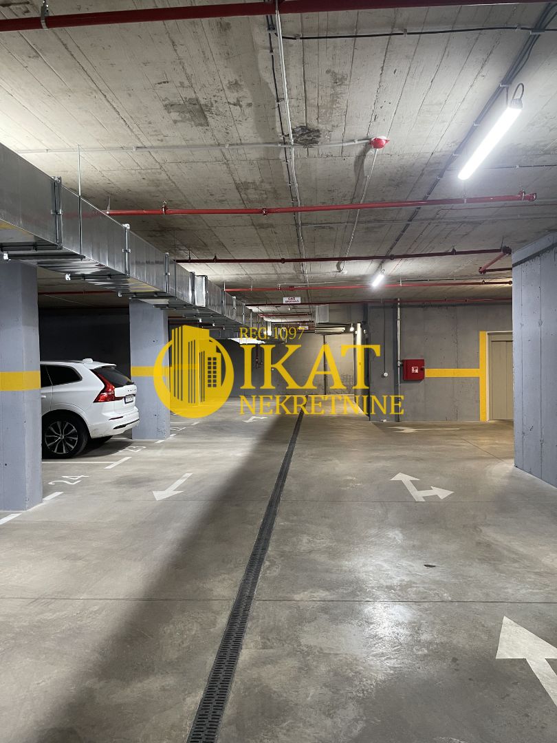 Vračar, Crveni krst garažno mesto 13m2 ID#5166
22.000 €