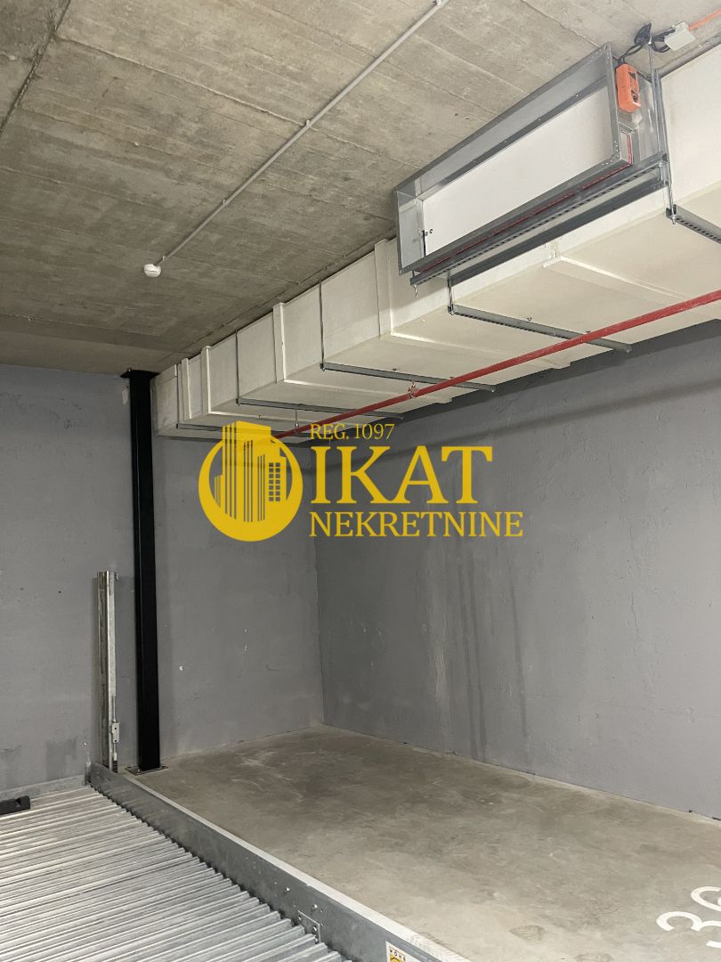 Vračar, Crveni krst garažno mesto 13m2 standardno ID#5168
26.000 €