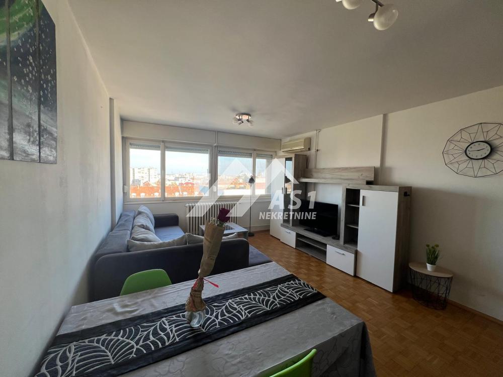 Izdaje se prelep dvosoban stan na Bulevaru oslobođenja !! ID#7177
400 €