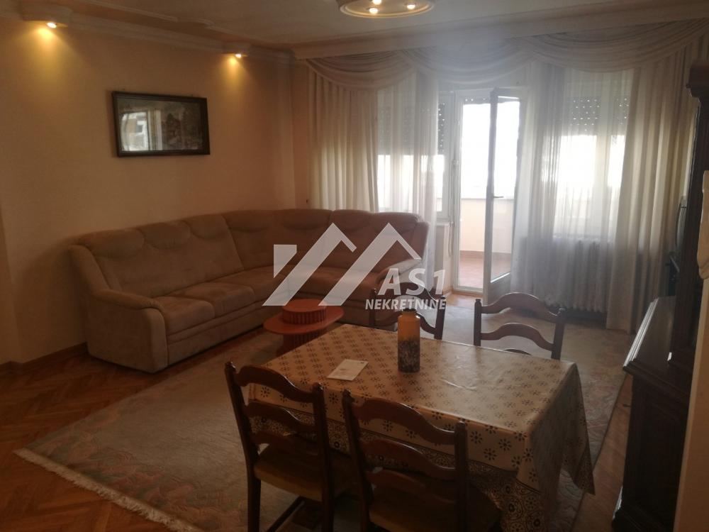 IZAJE SE DVOSOBAN STAN NA GRBAVICI-sa parking mestom ID#7183
370 €