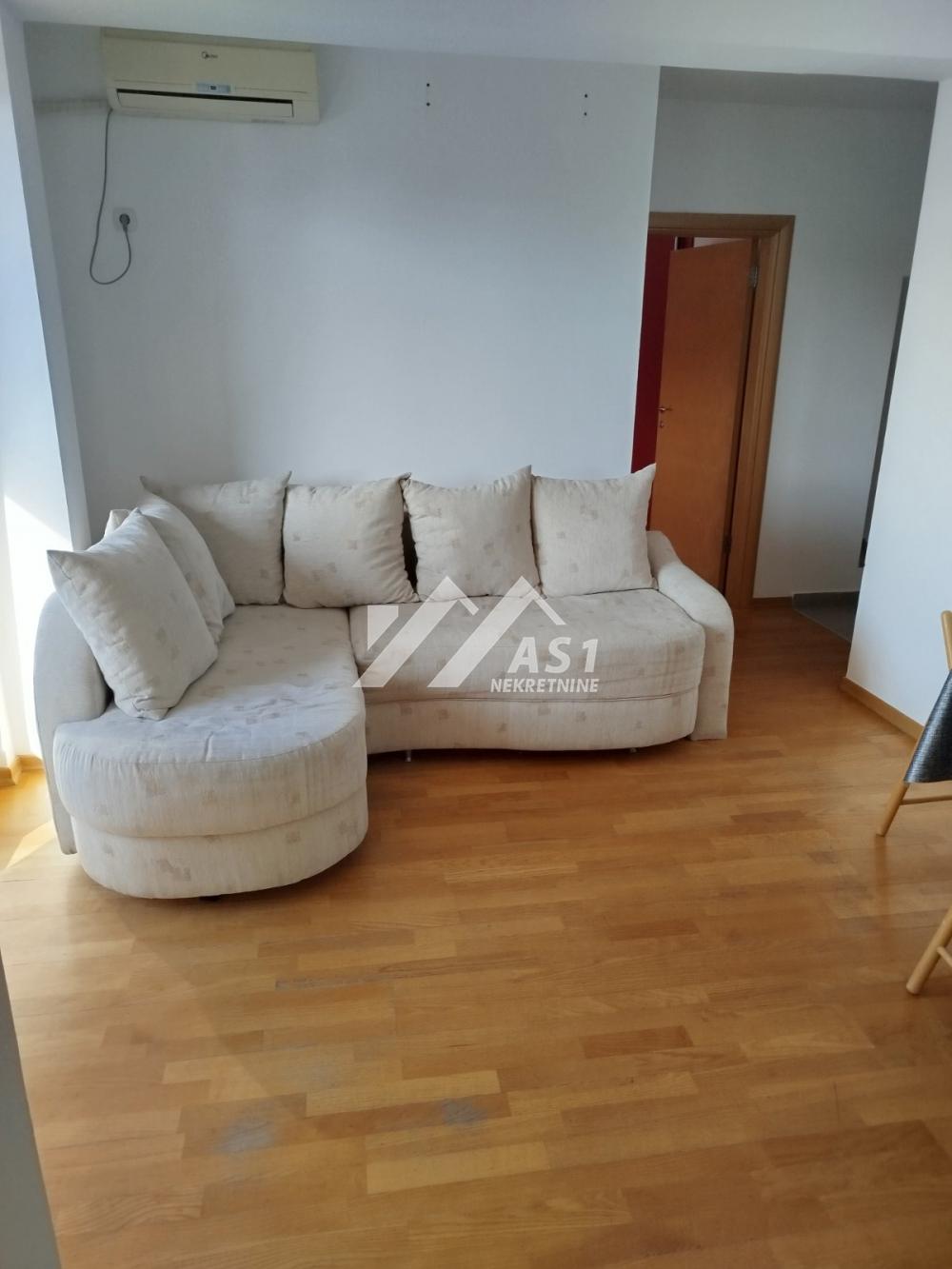 Izdajem fenomenlan dvosoban stan na Limanu IV !!! ID#7141
400 €