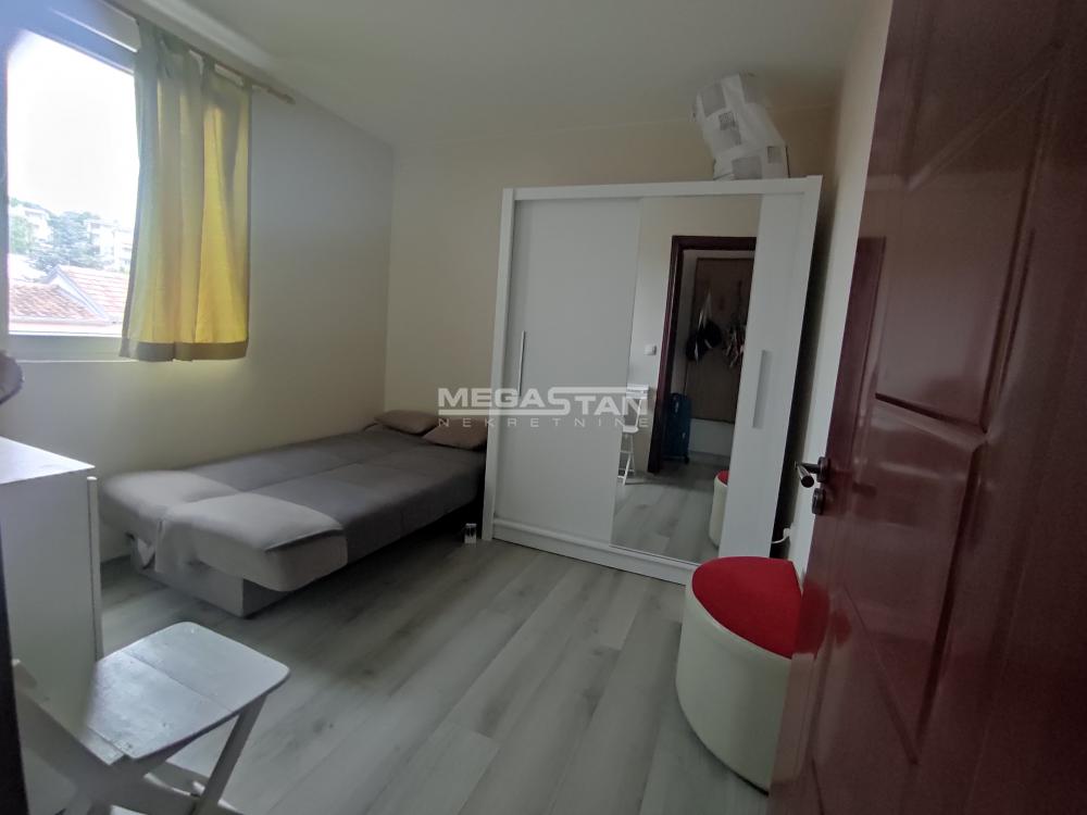 Dedinje Beli dvor, 2.5
590 €