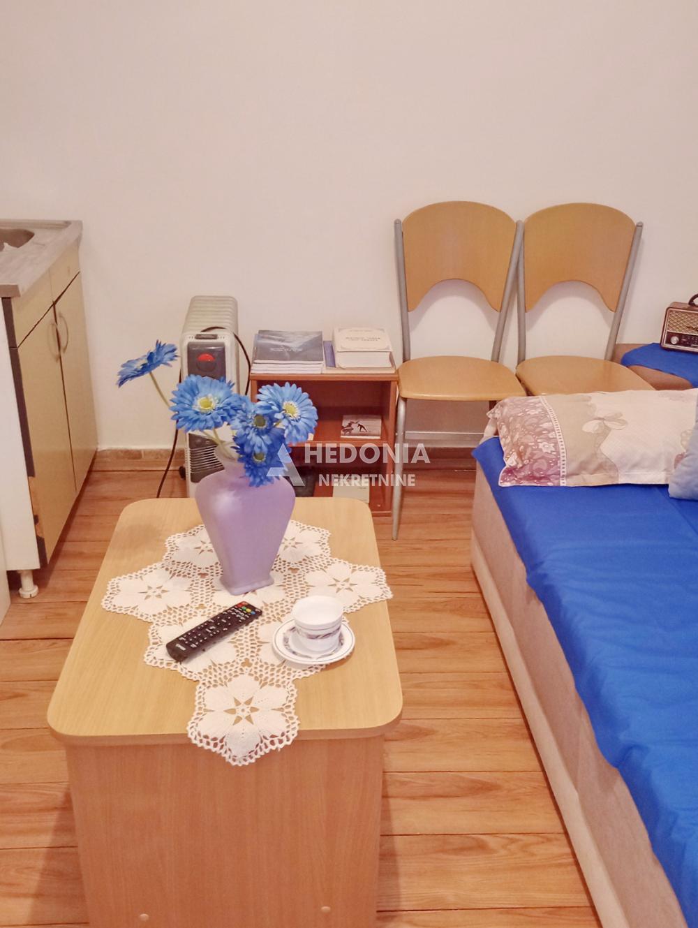Zemun, noviji, 0.5, renoviran, bez ulaganja ID#10540
53.900 €