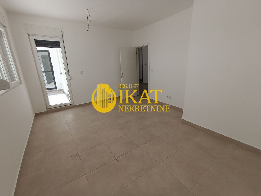 Voždovac, Dušanovac 104m2, dvoiposoban stan sa dvorištem ID#5178
210.000 €