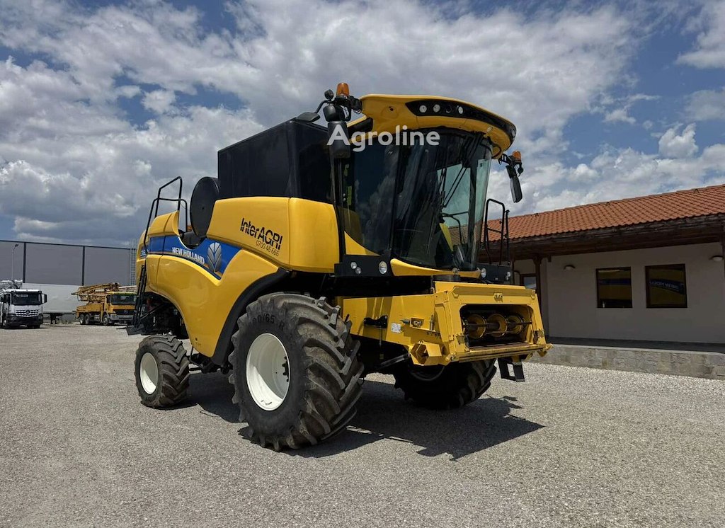 New Holland CX6.90 kombajn za žito