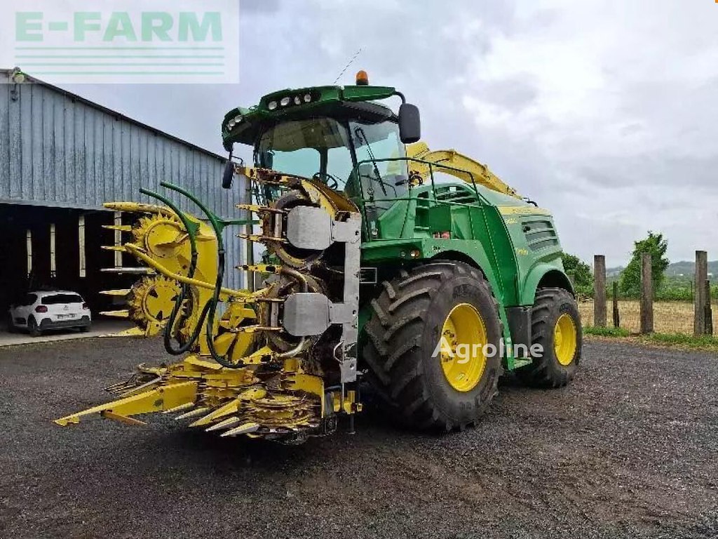 John Deere 8300 krmni kombajn