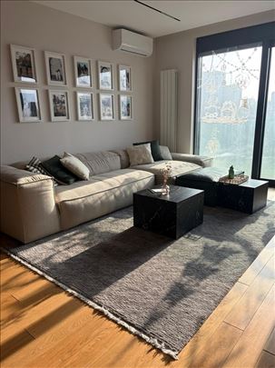 Luksuzan Smart Home četvorosoban stan + 2 garažna