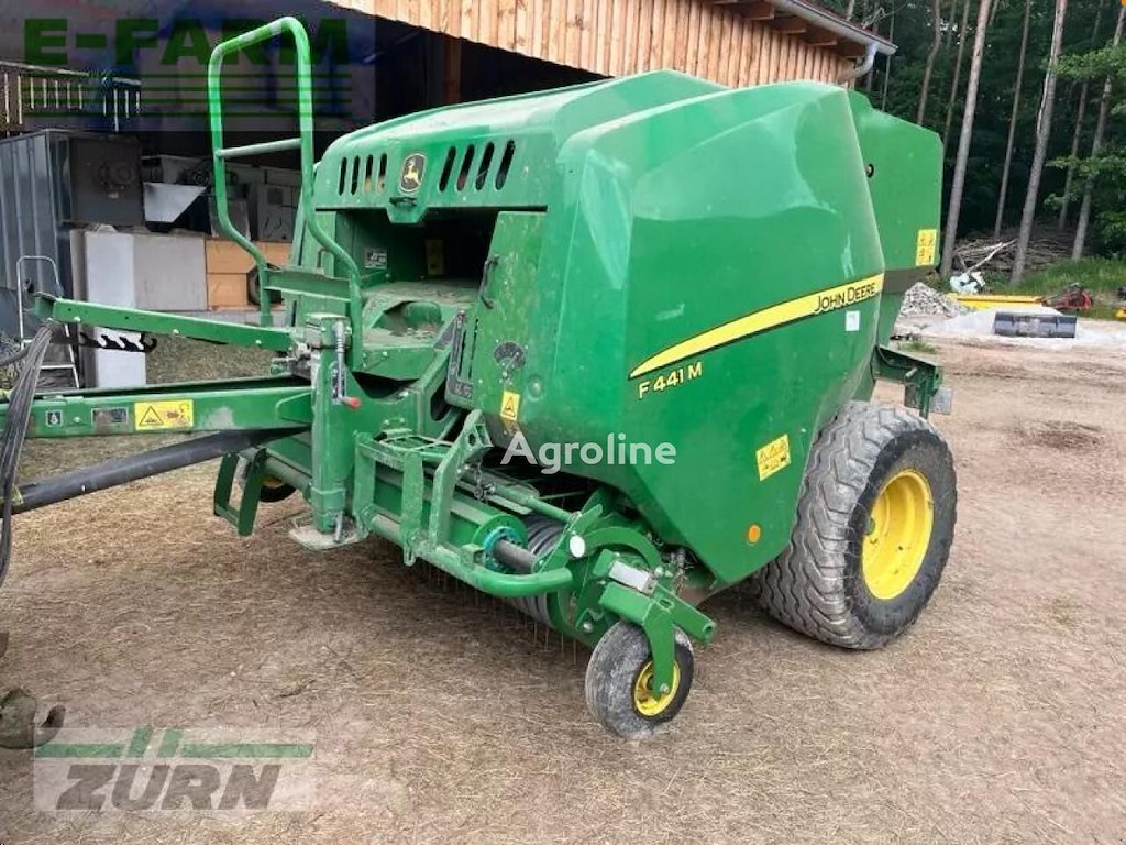 John Deere f441m im kundenauftrag balirka za četvrtaste bale