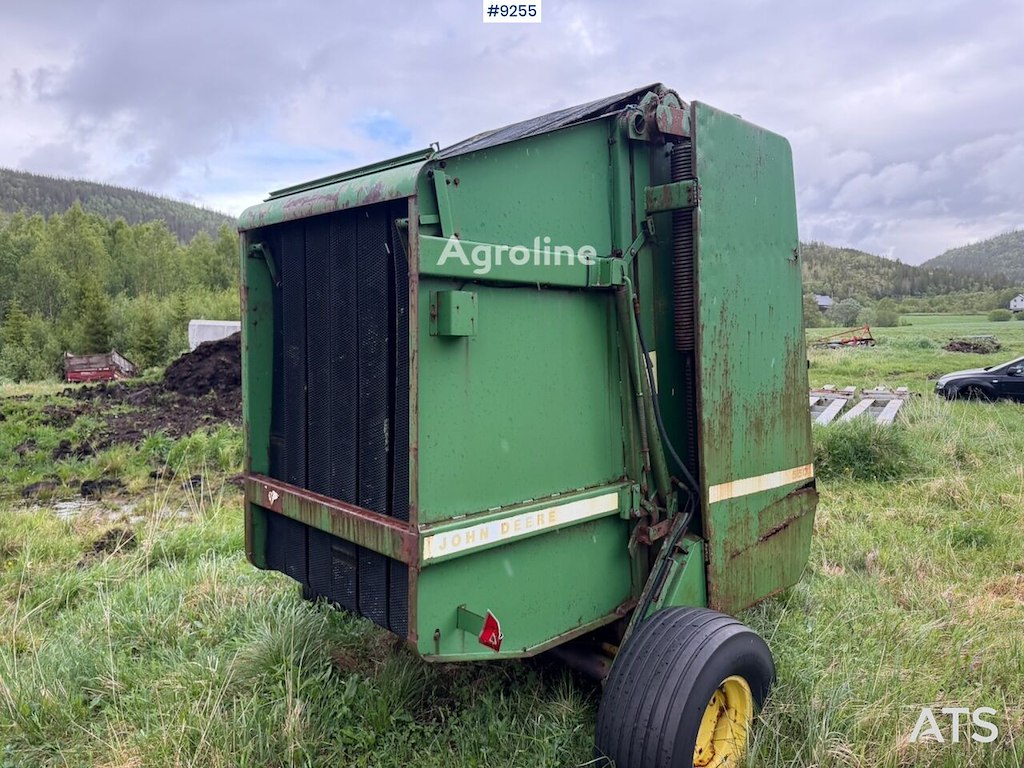 John Deere 550 balirka za okrugle bale