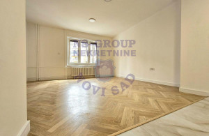 Prodajem Stan-Apartman, Kej
