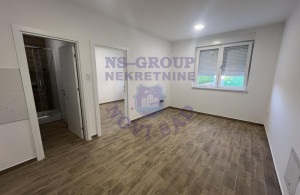 Prodajem Stan-Apartman, Klisa