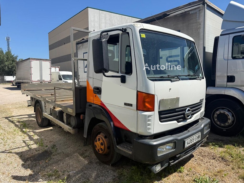 Nissan ATLEON 70.14 kamion s ravnom platformom