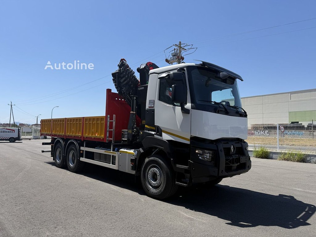 Novi Renault K 440 kamion s ravnom platformom