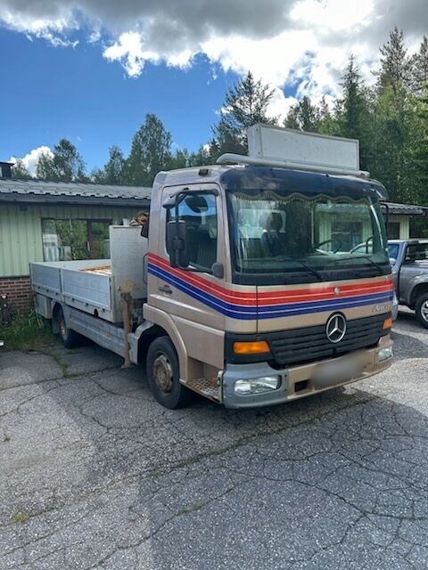 Mercedes-Benz ATEGO 818 *4x2 *crane HIAB 035 *MANUAL kamion s ravnom platformom