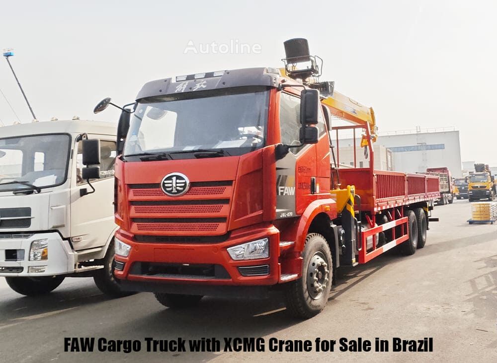 Novi FAW FAW cargo truck with XCMG crane for sale in Brazil kamion s ravnom platformom