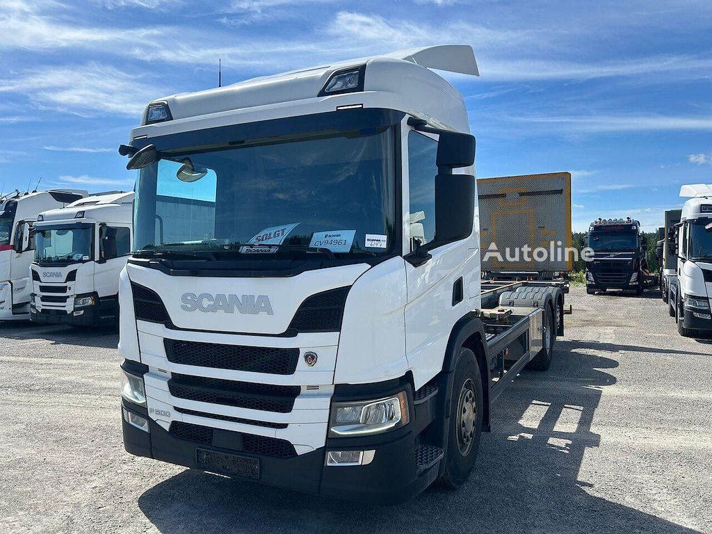 Scania P 500 6x2*4 LOCATION SWEDEN ! / 9 TON FRONT AXLE / RETARDER vozilo za prevoz kontejnera