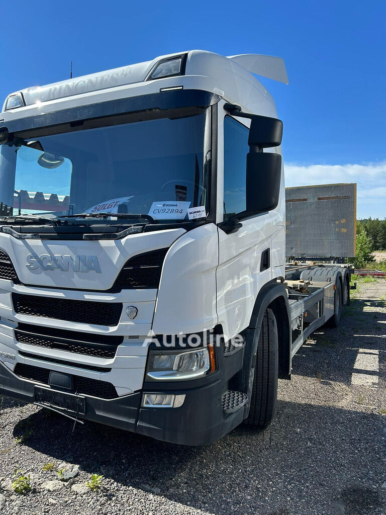 Scania P 500 6x2*4 LOCATION SWEDEN ! / 9 TON FRONT AXLE / RETARDER vozilo za prevoz kontejnera