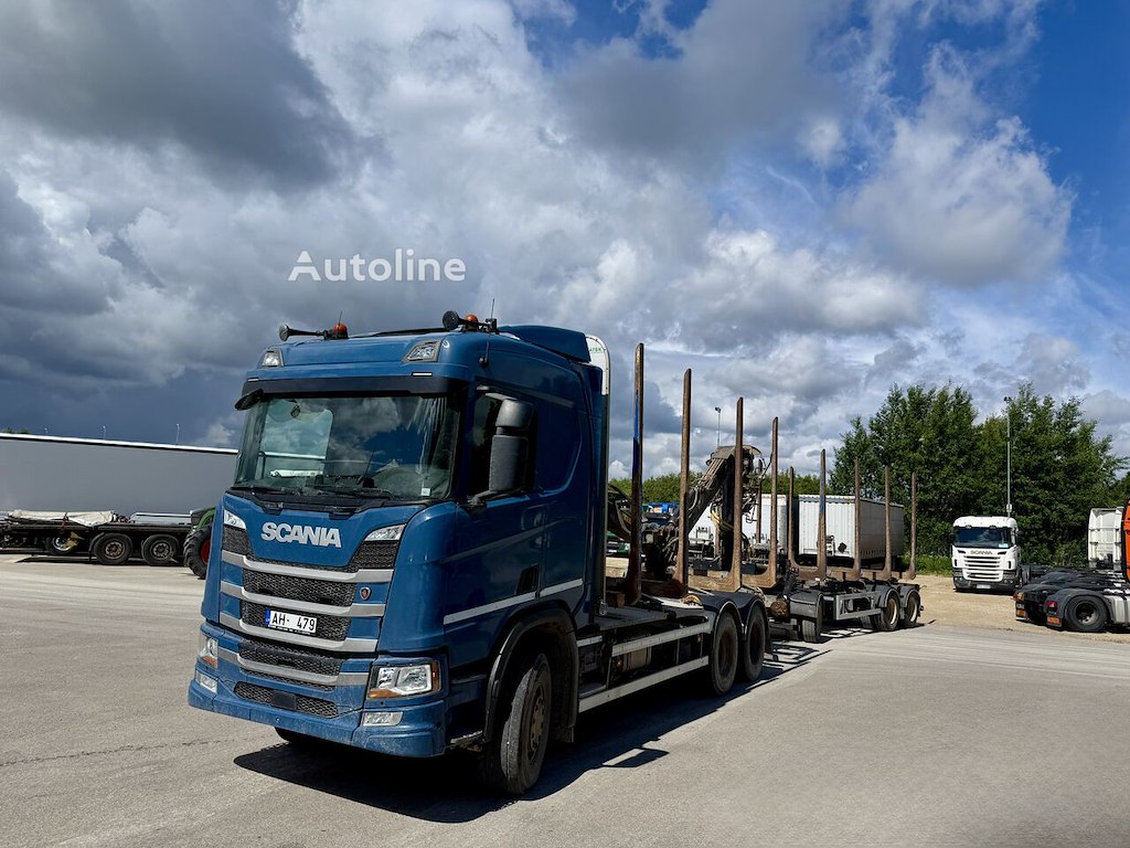 Scania R450 kamion za prevoz drva + šumarska prikolica