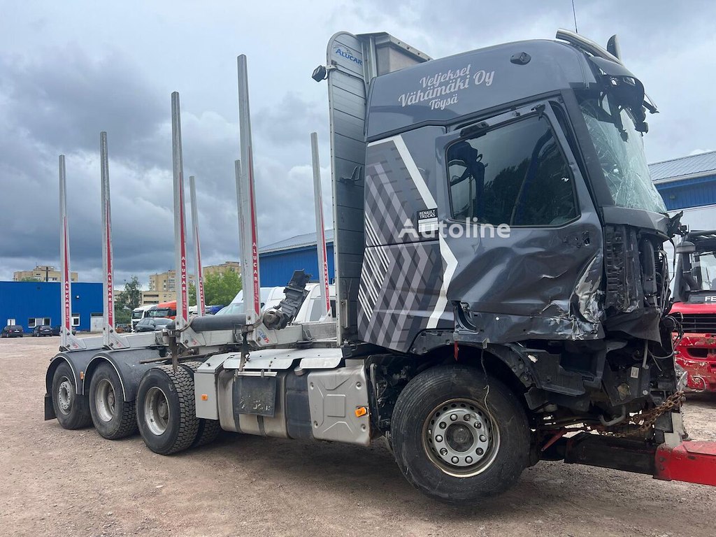 Renault T 520 kamion za prevoz drva nakon udesa
