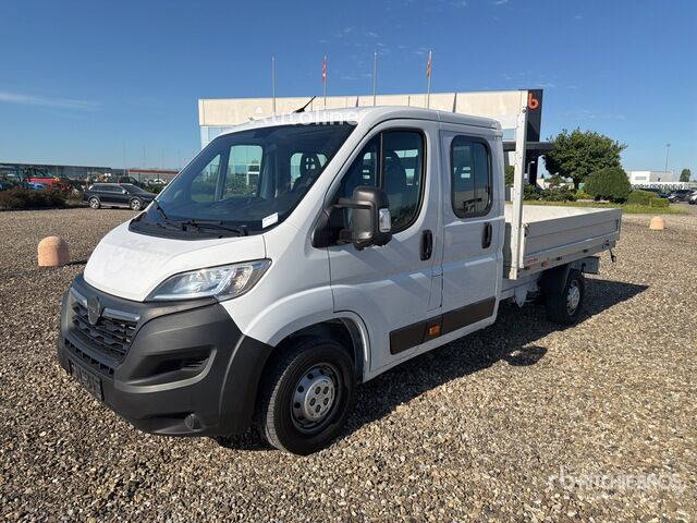 Prodaje se Opel Movano 2.2 kamion s ravnom platformom < 3.5t na aukciji