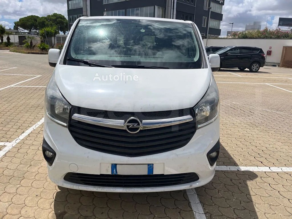 Opel Vivaro putnički minibus