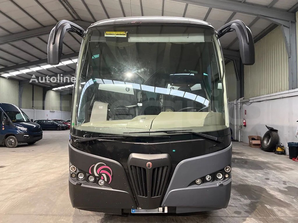 Volvo B12 turistički autobus