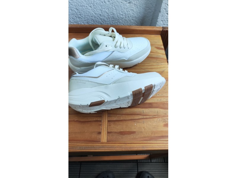 Walkmaxx patike 37