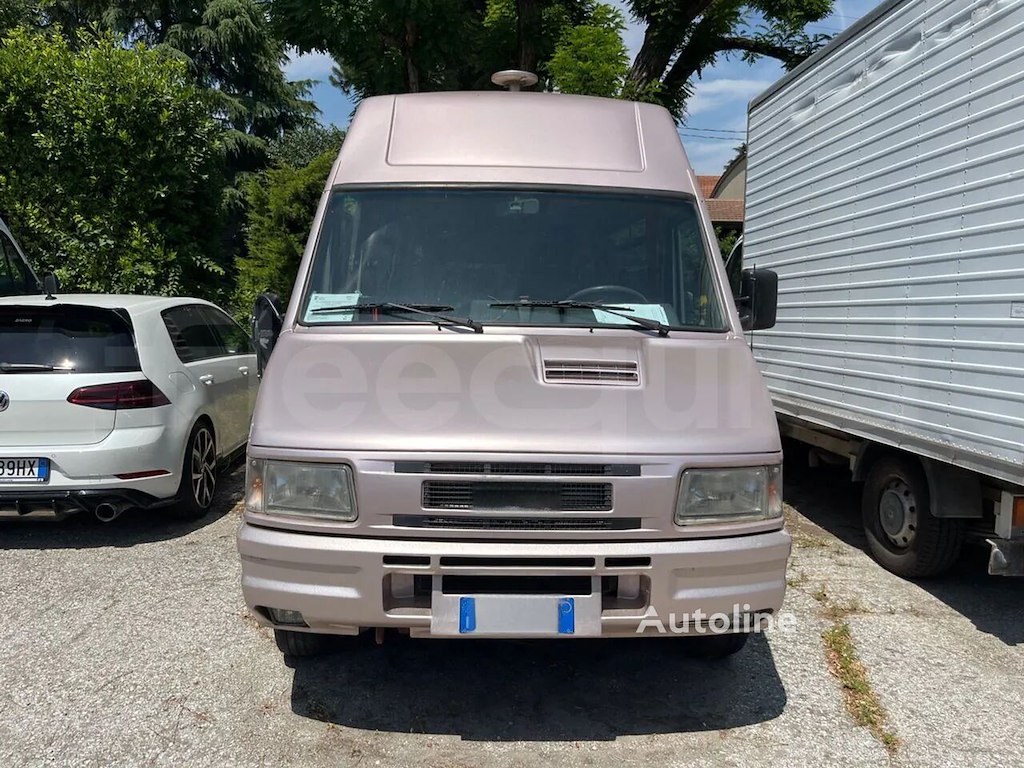 IVECO Daily prigradski autobus
