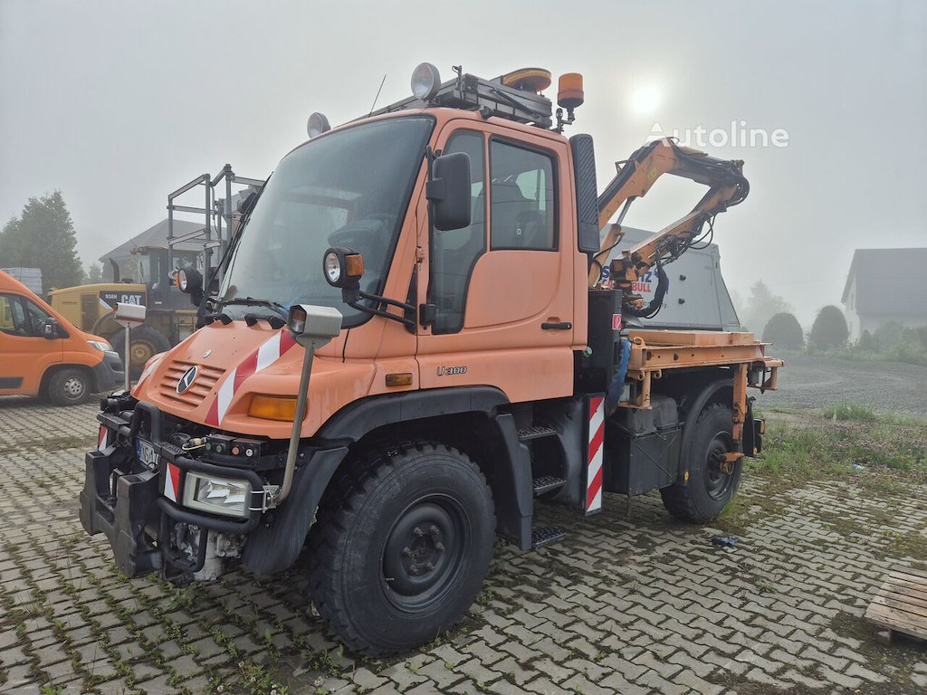 Mercedes-Benz Unimog U300 univerzalna komunalna mašina