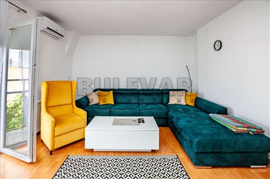 Trosoban stan kod Vojne bolnice 70 m2