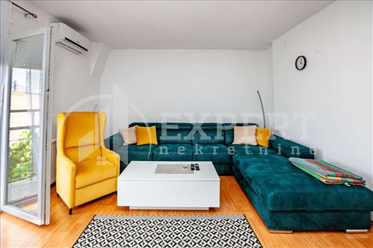 Trosoban stan kod Vojne bolnice 70 m2