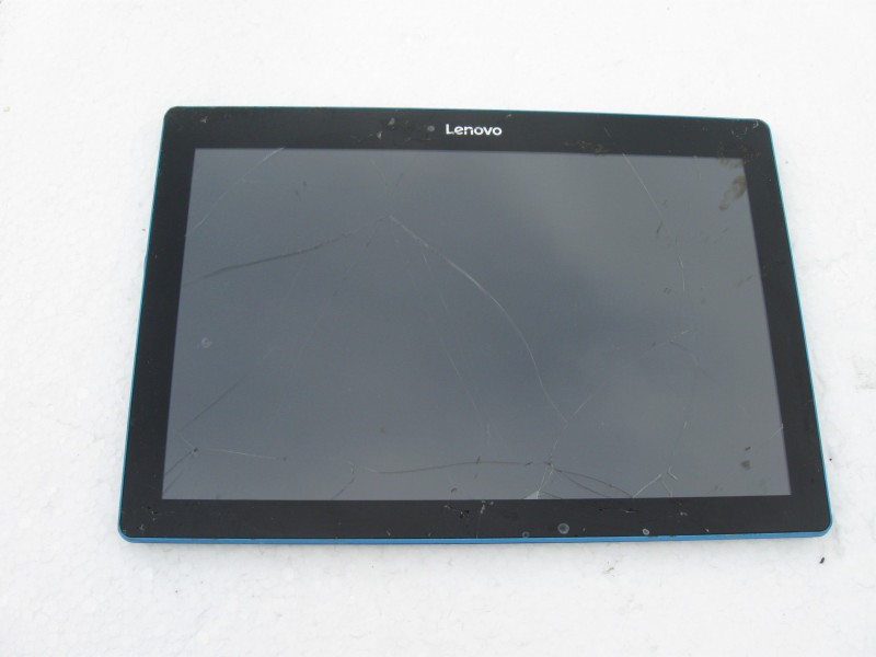 11.LENOVO TAB 4 tablet za delove 10 inca