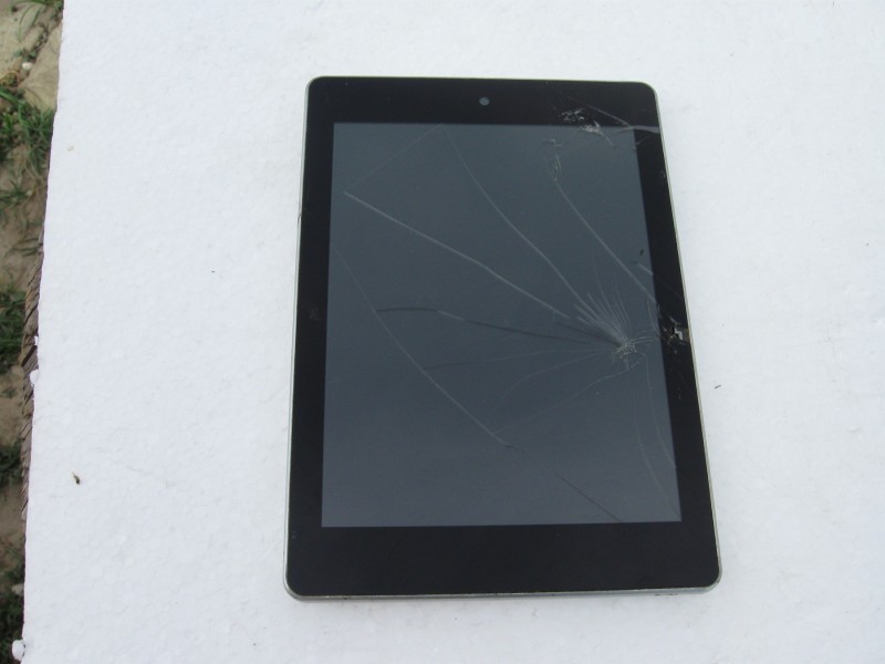 13.ACER ICONIA tablet za delove