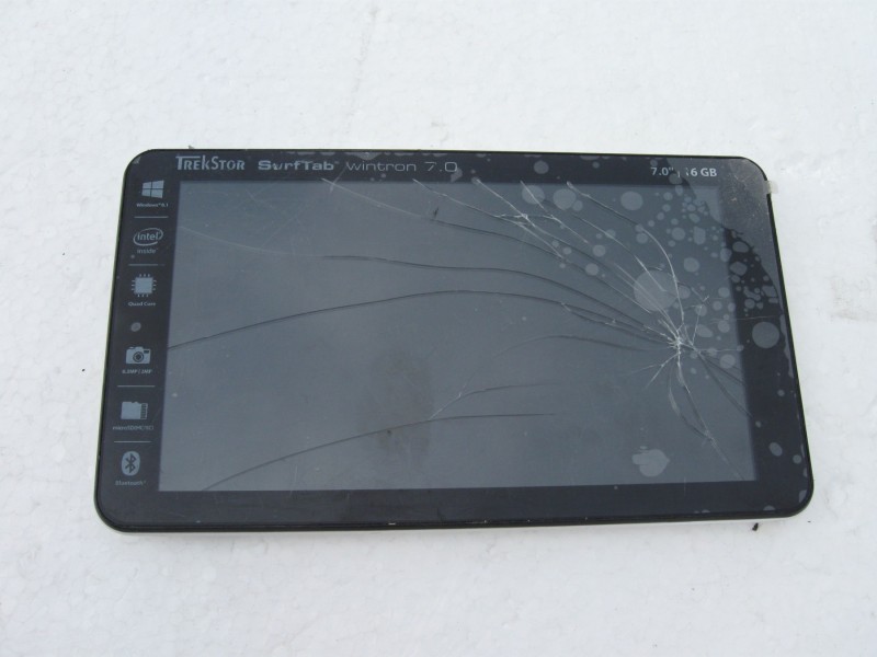 19.TREKSTOR SurfTab vintron7.0 WINDOWS tablet za delove