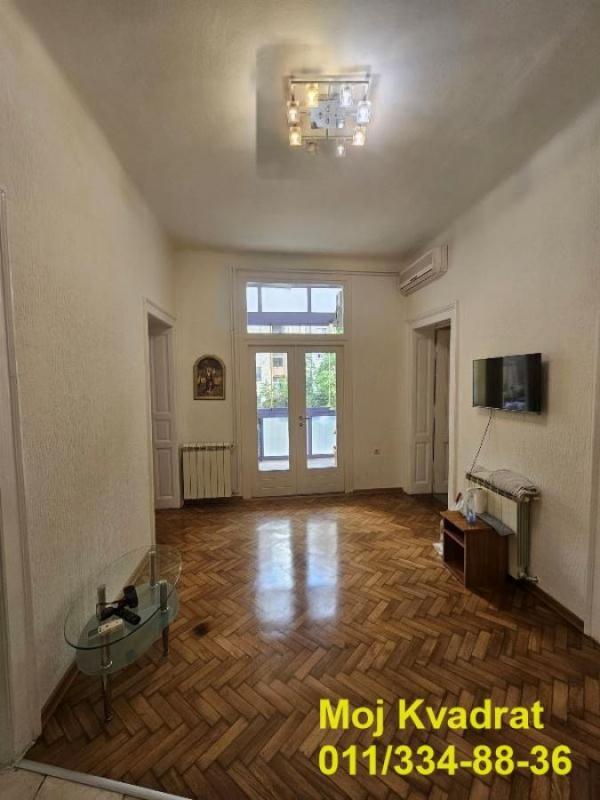 Trosoban stan za izdavanje, 82m2, 800€