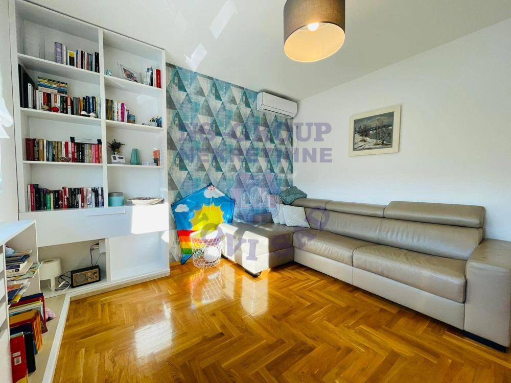 Trosoban stan na prodaju, 70m2, 216.300€
