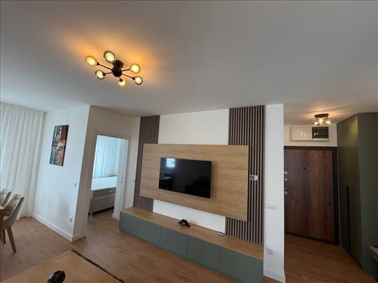 Nov lux stan 43m2 Ledine, neuseljavan