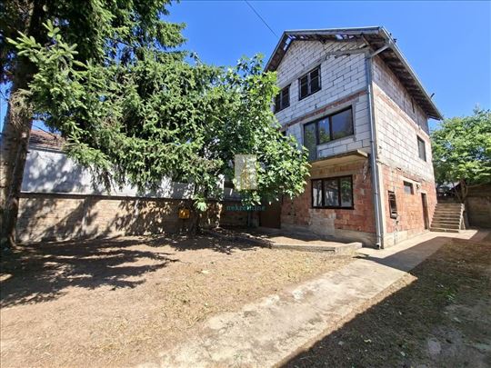 Centar, kuća 193+m2, 2.75a, eg gas