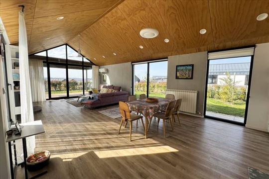 Prodaje se kuća u Sopotu, Kosmajski Vrtovi 174m2