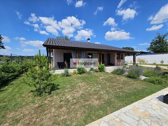 Lux kuća 155m2 sa bazenom i velikim dvorištem
