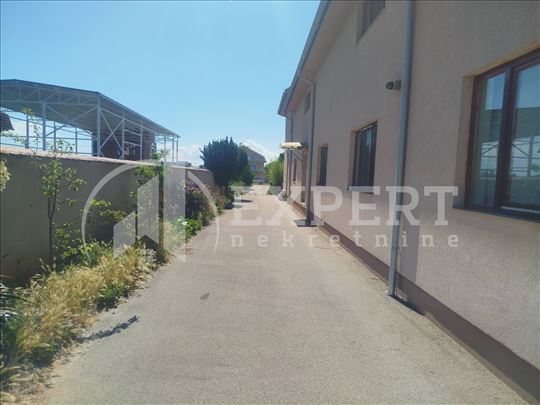 Izdaje se poslovni prostor u Leskovcu, 650m2