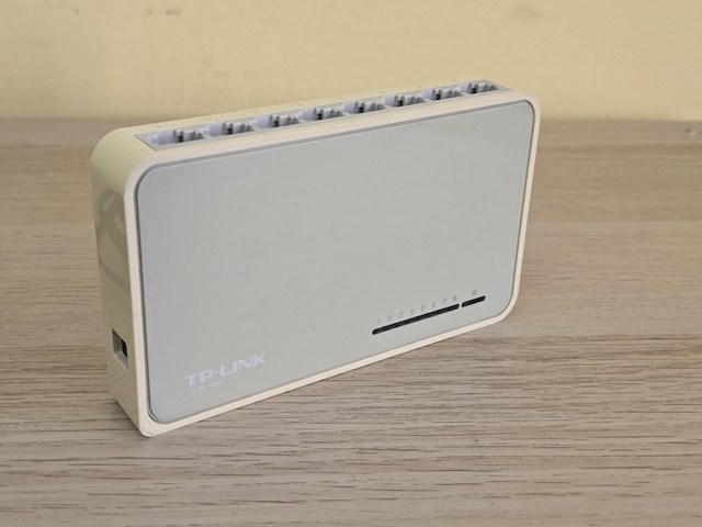 Switch TP link TL-SF1008D 10/100 8 portova