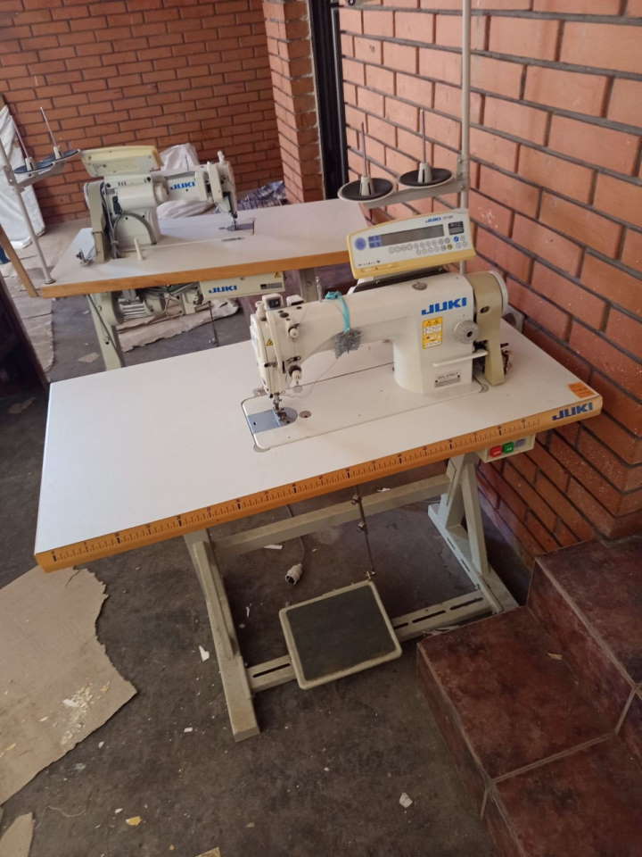 Prodajem dve originalne industriske sivace masine JUKI