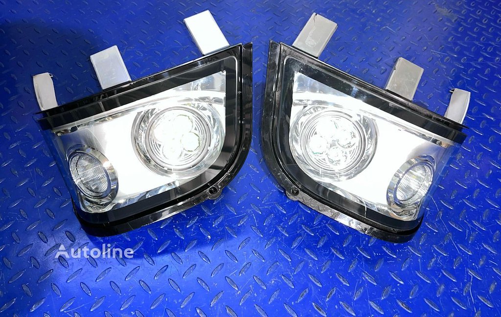 Hella Headlight Set 1KE996 600-05 / 06 far za 6215R kamiona