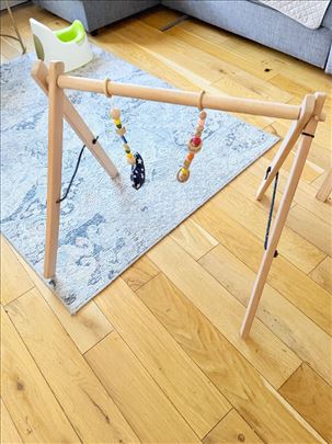 Nov drveni Montessori baby gym jako povoljno!