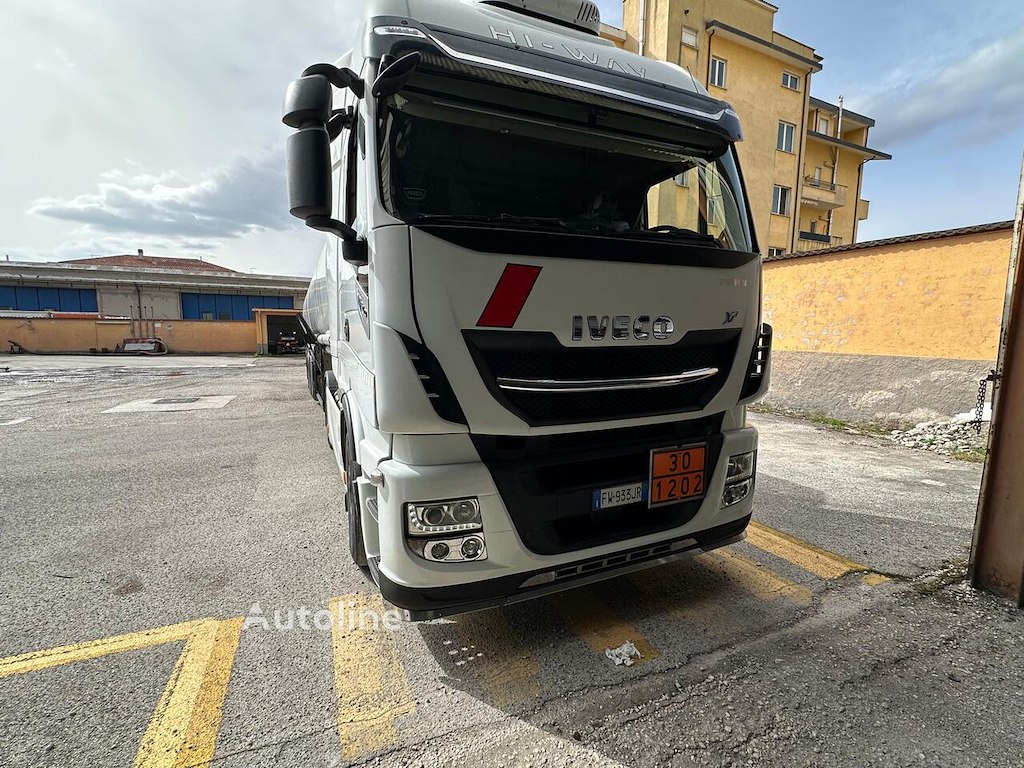 IVECO EuroCargo tegljač + cisterna za goriva i maziva