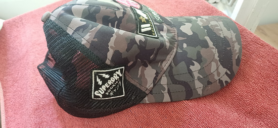Superdry maskirni kačket